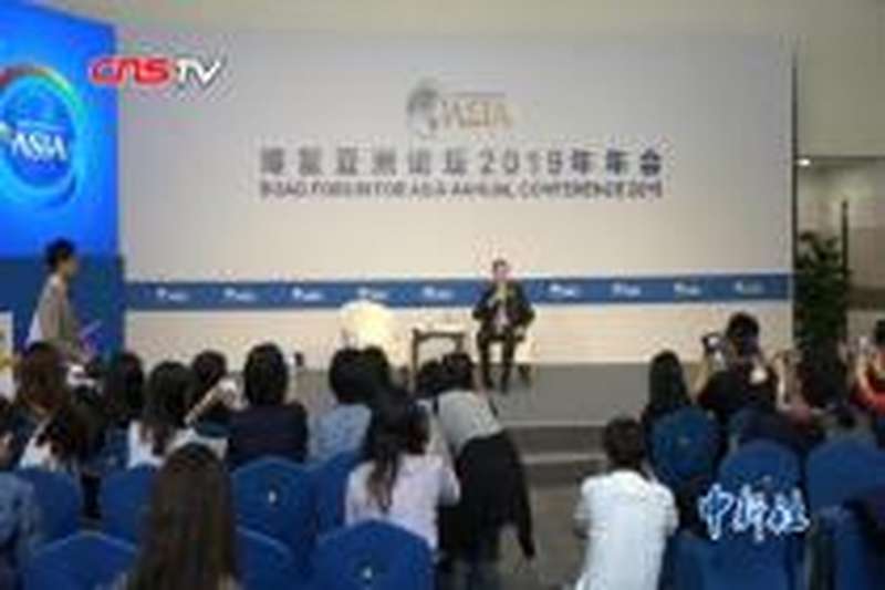 周小川:灵活性的浮动汇率对经济更好平衡有帮助