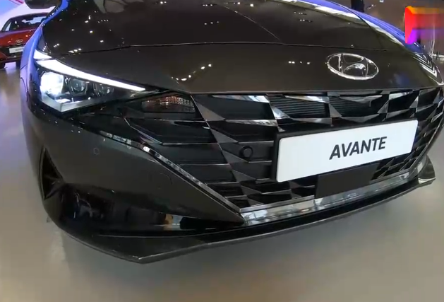 2021款现代伊兰特展示,外观与内饰高清实拍