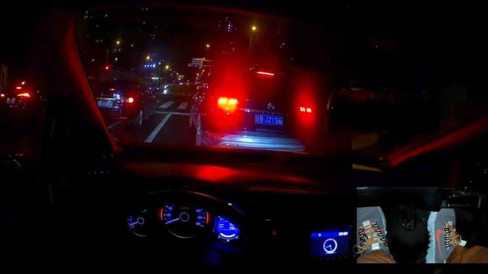 【手动挡飞度GK5】你一个直行车,非要在路口停车下人,影响右转车辆