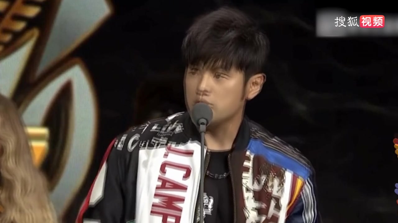 周杰伦蔡依林时隔多年再次同台,双J同框引回忆杀