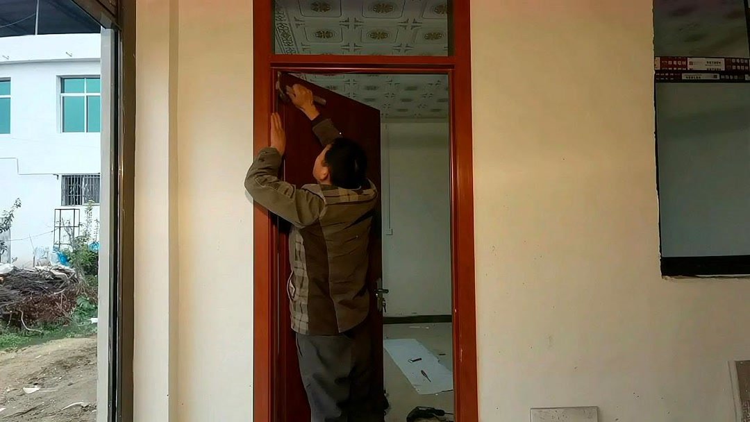 木门安装实拍,门套超过两米五做好的效果怎么样