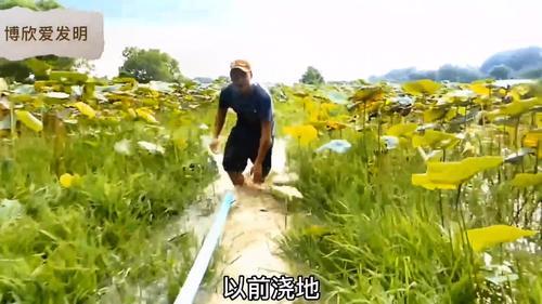小伙不用电,只用一些简单管件管子就把河水引到田里,这是什么原理?...