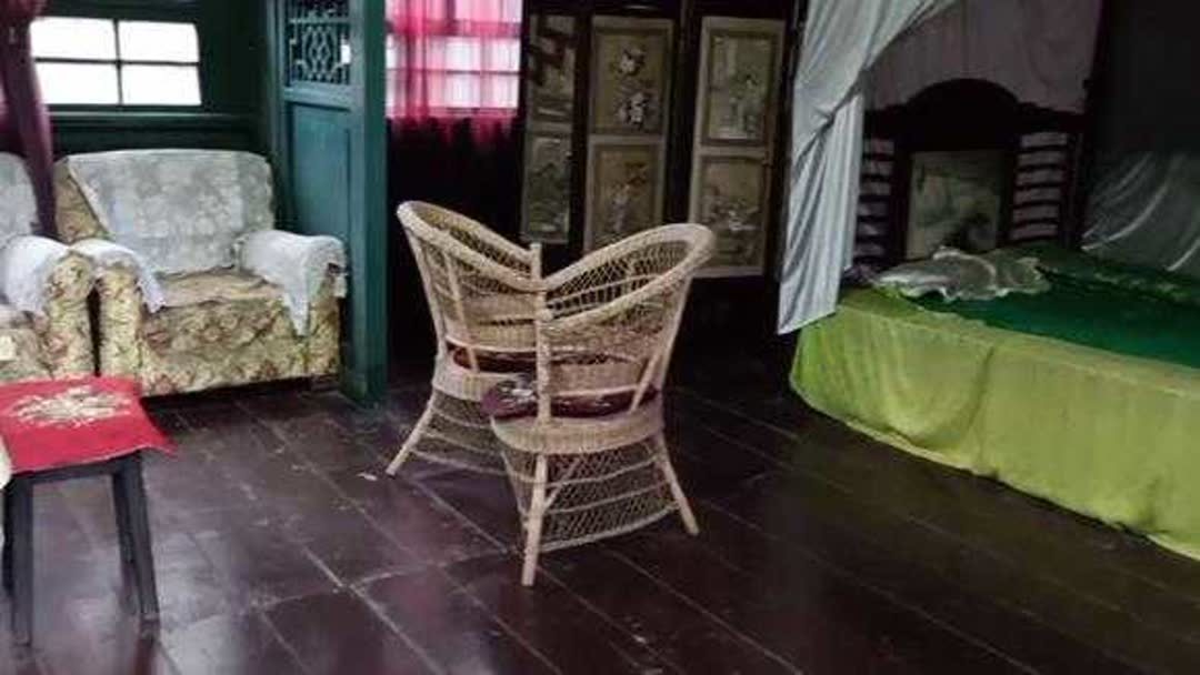 你见过这种造型的藤椅吗?是专用来说悄悄话的