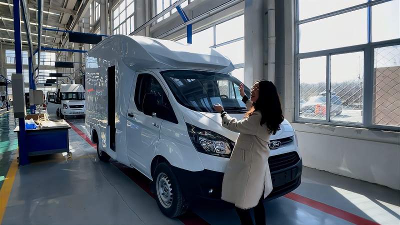 女司机小司机喜爱的自动挡房车来了,不仅可以商务用还可以旅居用