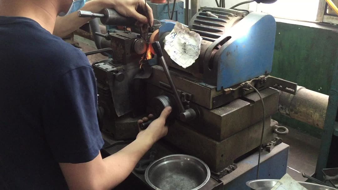 恒通兴标准钨钢冲针加工过程视频