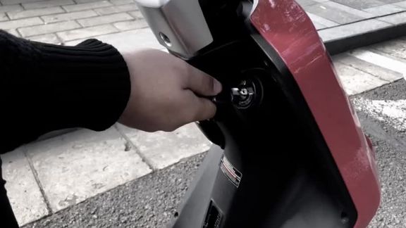 方便时尚出行就选绿驹电动车