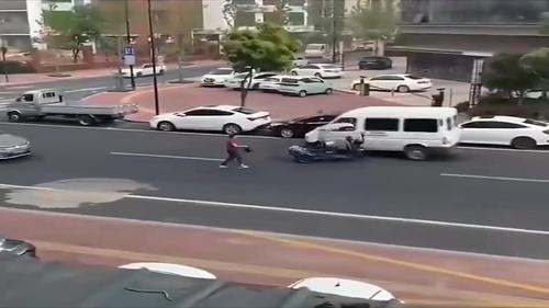 这小电车,不大,还挺挑