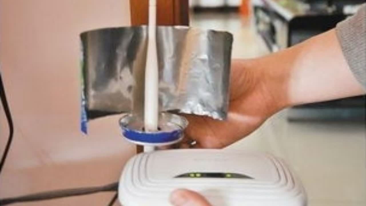 原来在路由器上摆个易拉罐,wifi信号增强3倍,网速提高再不卡顿