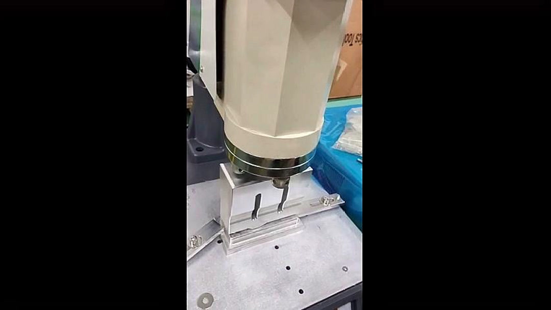 超声波焊接设备-钓鱼用具塑料模拟鱼-江门-灵科-超声波焊接分享