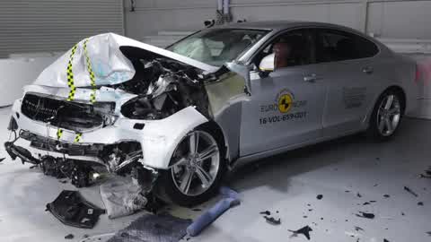 考验安全性 沃尔沃S90碰撞测试展示