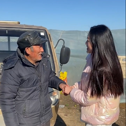 关爱老人传递爱心 