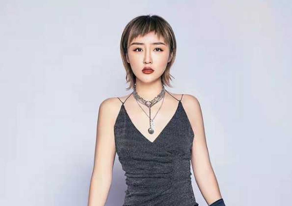 赵本山艺人娇娇宣布退出本山传媒,在公司受尽委屈生活不幸福