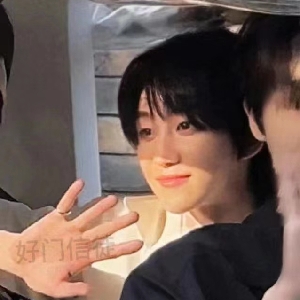 绒立风yu吖 