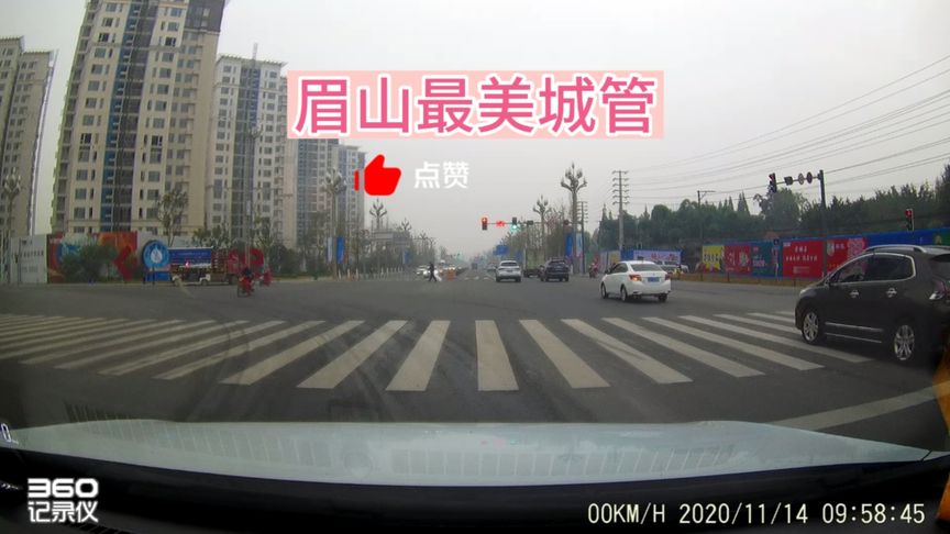 今天开车在路上遇到最美城管!点赞!