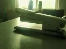 【生活百家】用了很久都不知道, 订书机另一个口的用法! 用惯了还是很...