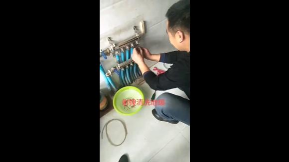 演示弹装清洗地暖方法