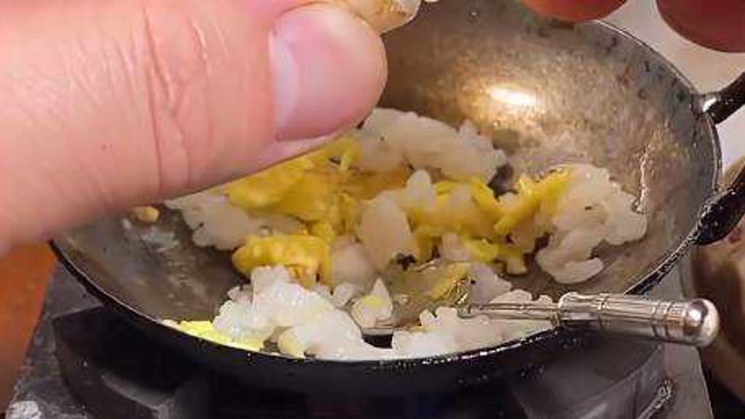 迷你厨房:过完节了,吃点炒饭吧,穷啊