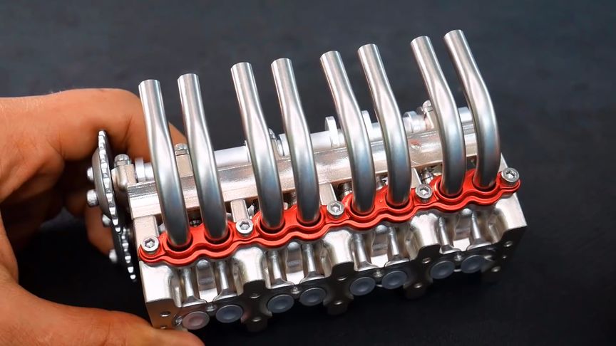 牛人组装一台发动机模型,几百个零件真精致,换我肯定多几颗螺丝