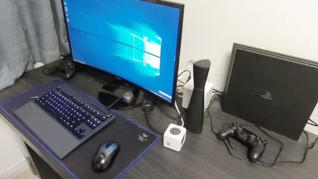 钢铁直男的电脑桌都有啥?电脑音箱键盘鼠标怎么选?