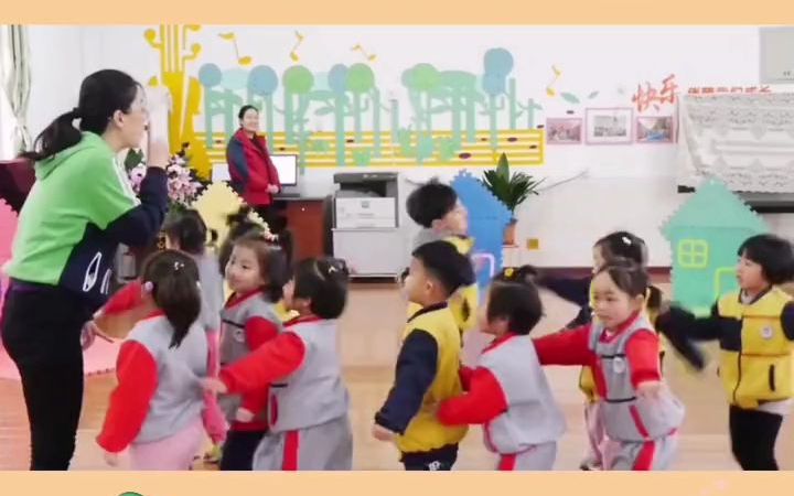 ...小朋友不仅能学会通过倾听并根据指令找到相应的颜色,还能灵活协调...