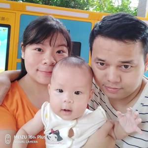 小馒头一家三口 