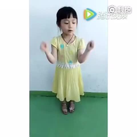 小女孩数学算术惊人,手指心算真强大