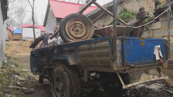 闲置农用机动三轮,被收废品的看上了,你猜能卖多少钱?