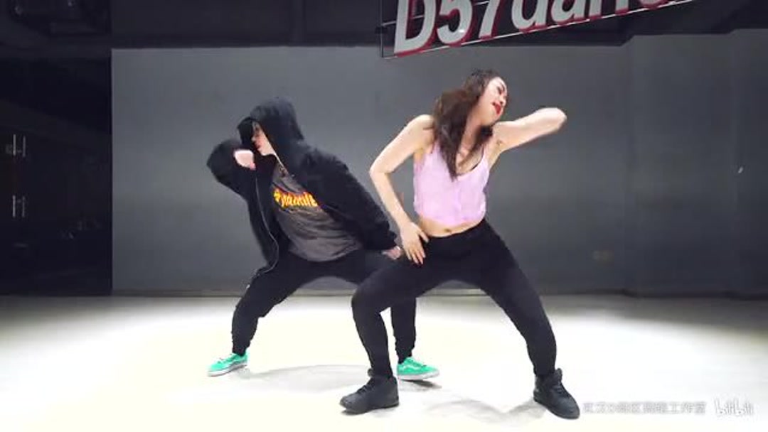 ...Studio】——D舞区人气导师BADA编舞《就是爱你》舞蹈教学视频