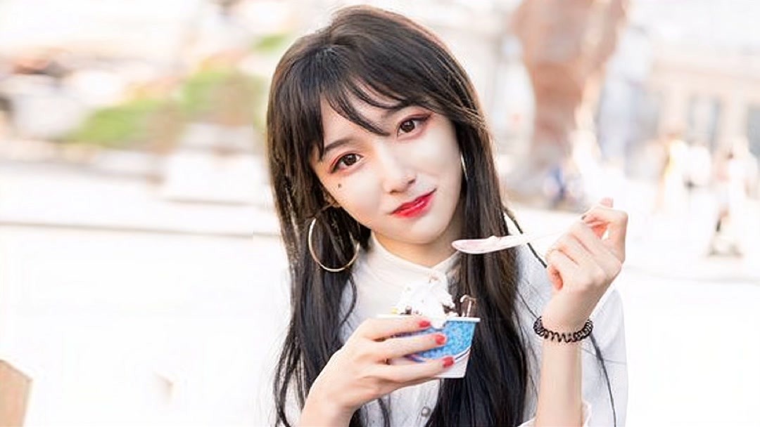 “女装大佬”艾比,靠身材脸蛋圈粉无数,自爆变性成功却遭打脸!