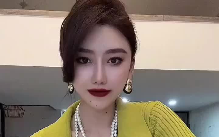 ...一块拿捏死死的 分享这款气质的长款针织开衫哦多种穿法等你来解锁哦