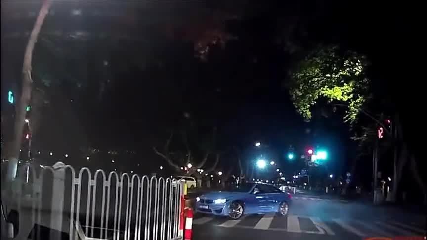 完美漂移掉头,就问你...