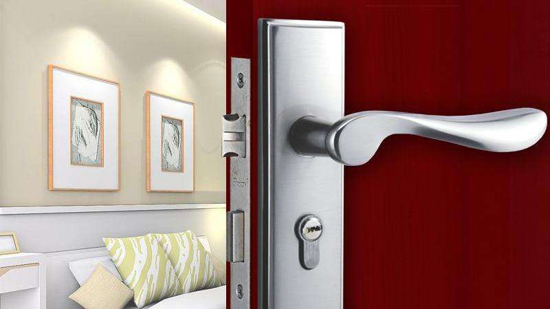 房间门这样锁,即使别人有备用钥匙也打不开!除非把门拆了