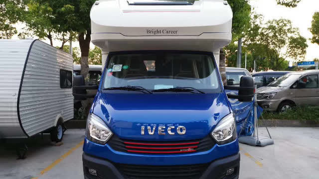 20新款国产依维柯C型大额头房车,铂驰依维柯单拓展房车