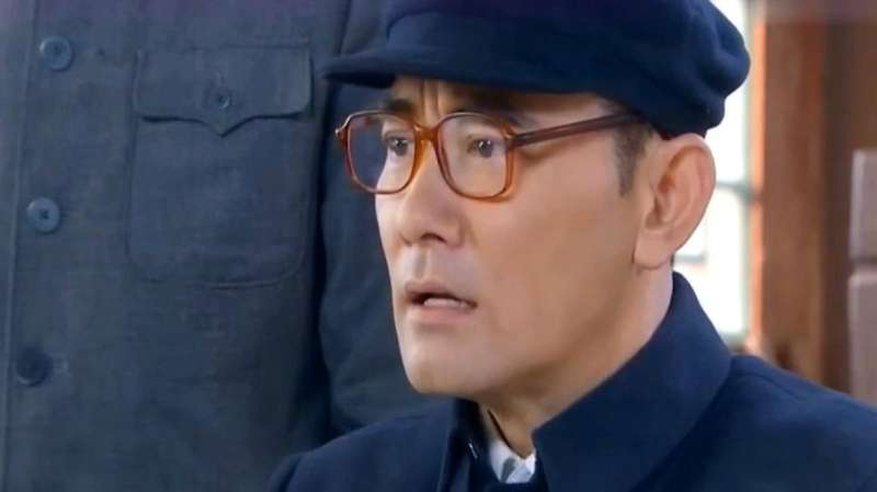 末代皇帝溥仪上户口成难事 住址填故宫 警官:已经不属于你了