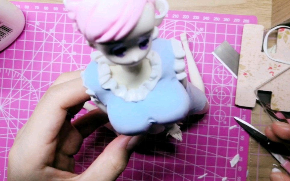 萌新第一次做 超轻粘土手办 记录一下,等材料的时候一直在看教程,第一...