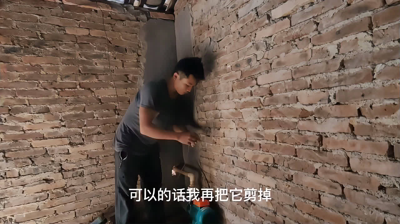 小伙在拼多多上买了一个水泵,刚装上就出现问题,为啥还不想退货