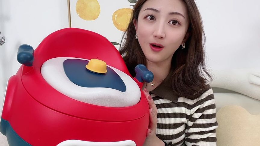 1岁后的宝宝就能练习坐马桶了!三合一的小马桶