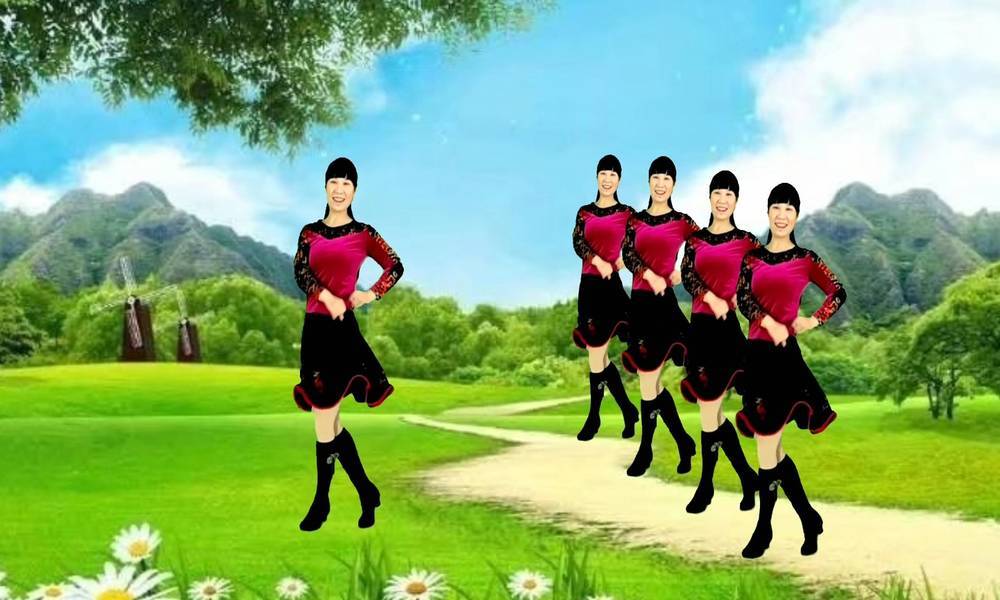 广场舞《乌兰山下一朵花》旋律动听,舞步简单大气,适合新手