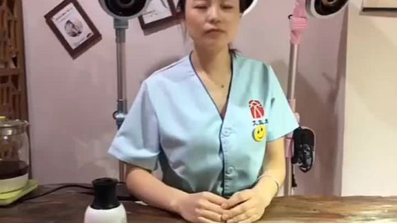今天跟大家分享下天突穴,它的主要功能是宽胸理气