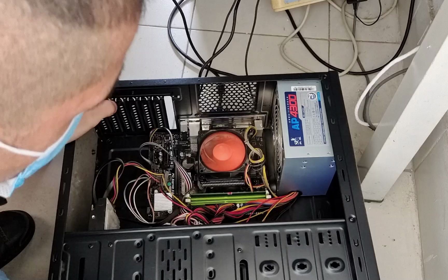 电脑主机不开机,开机黑屏检测先拔掉硬盘,再检查内存电脑技巧