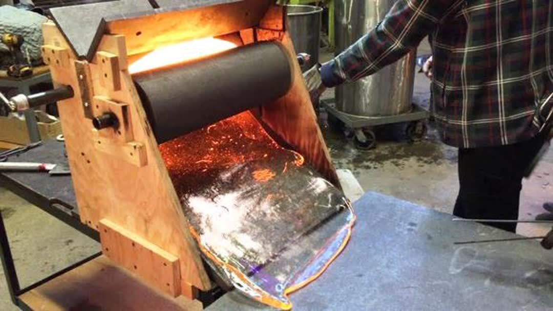 难以置信的的玻璃生产过程