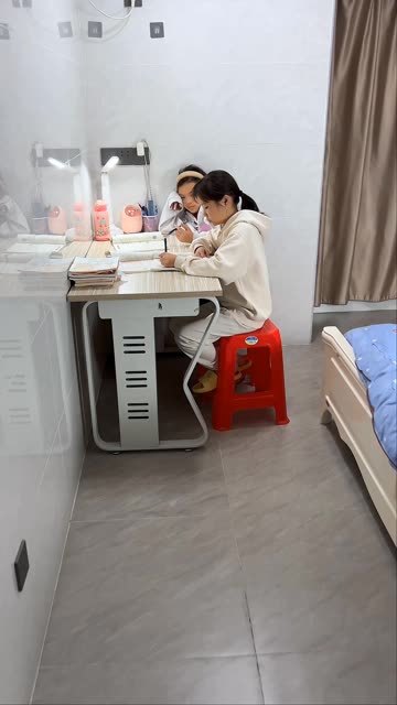 实践证明,监督孩子的假期作业不能太逞强!想在评论区看看你的五一美照!