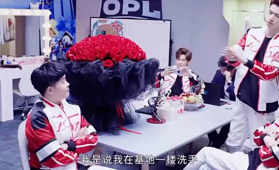 你微笑时很美:这些队友也太损了,不过我喜欢,哈哈!