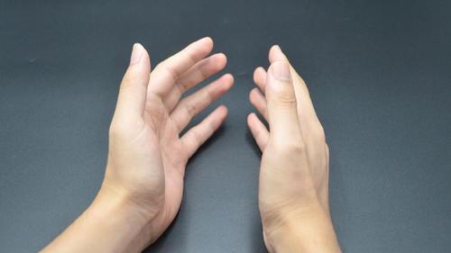 学会这几个动作能提高记忆力,到底是什么动作呢?赶紧随着学一下