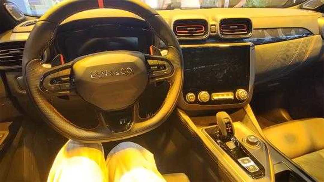 实拍领克02 Hatchback,换挡拨片,一体式赛车座椅,有小钢炮那味