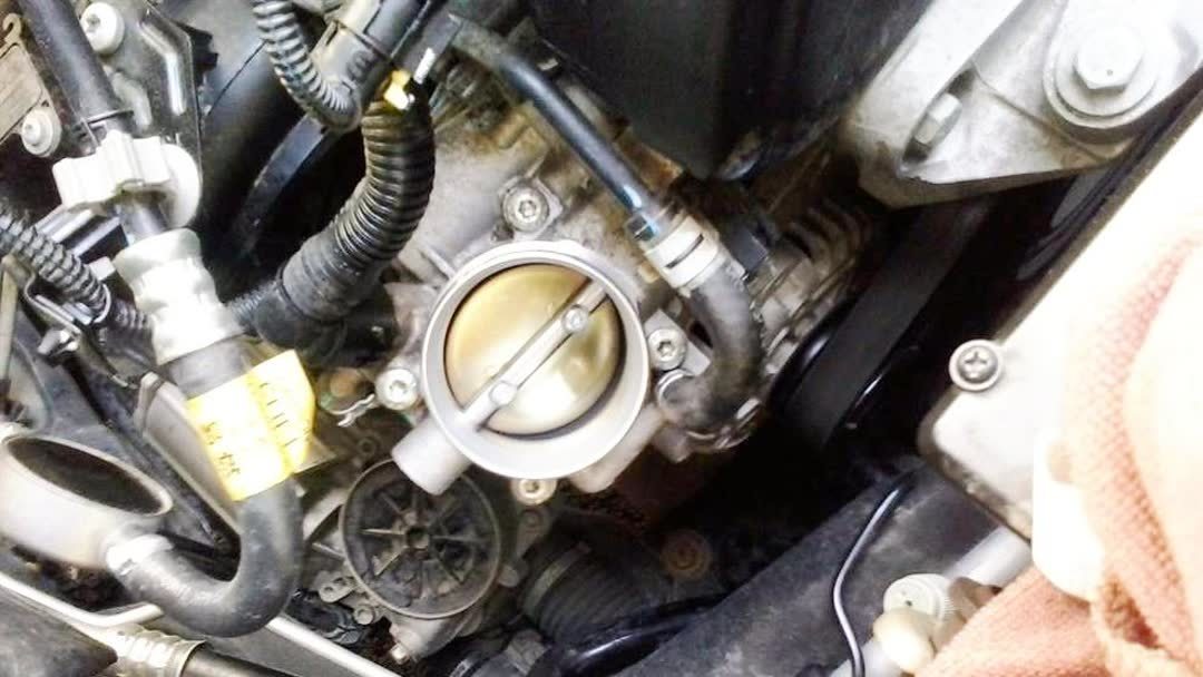 节气门并不是都是被用坏的,清洗时注意这四个点,别被4s店忽悠了