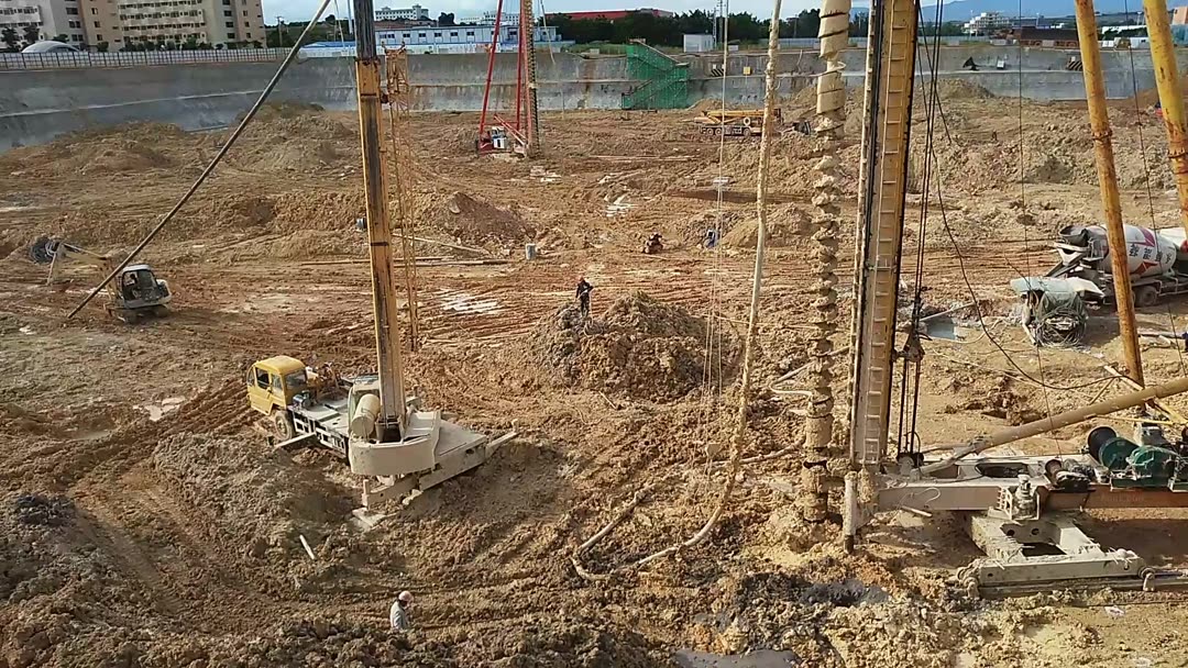 土建之长螺旋钻孔桩现场打桩