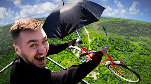 雨伞能当降落伞使用吗?小伙用自行车实验,结果意外发生了!