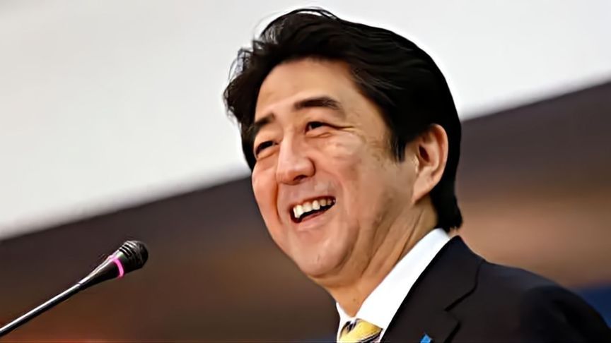 安倍回忆录披露:特朗普爱聊高尔夫,普京喜欢黑色幽默
