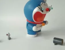 小剧场被咬掉耳朵的哆啦a梦万代ROBOT魂哆啦A梦 非奥特曼玩具视频...